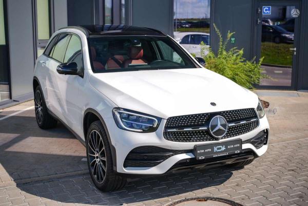 Balts Mercedes-Benz GLC 300 2021 Kauņa, ar dzinēja tilpumu 2.00 L un nobraukumu 106 tūkst. km par 29950 €, foto 3 vietnē AUTOMOTO.COM.LV