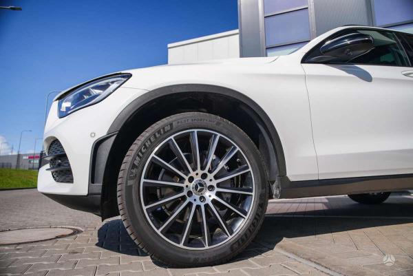 Balts Mercedes-Benz GLC 300 2021 Kauņa, ar dzinēja tilpumu 2.00 L un nobraukumu 106 tūkst. km par 29950 €, foto 6 vietnē AUTOMOTO.COM.LV