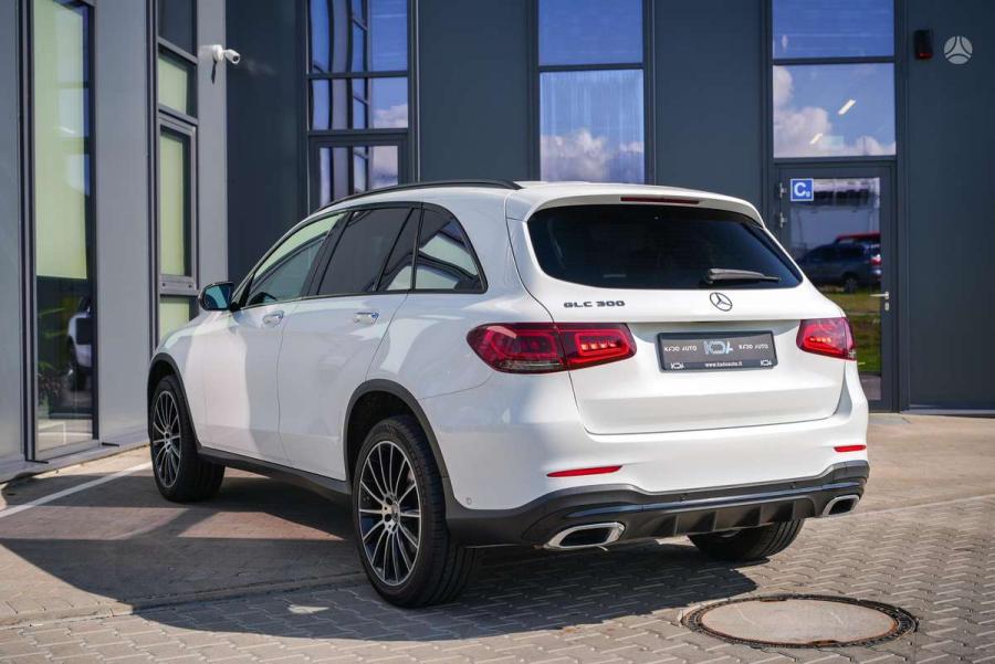 Balts Mercedes-Benz GLC 300 2021 Kauņa, ar dzinēja tilpumu 2.00 L un nobraukumu 106 tūkst. km par 29950 €, foto 10 vietnē AUTOMOTO.COM.LV