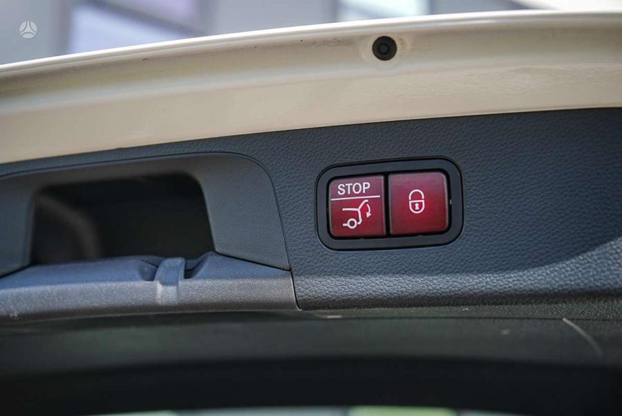 Balts Mercedes-Benz GLC 300 2021 Kauņa, ar dzinēja tilpumu 2.00 L un nobraukumu 106 tūkst. km par 29950 €, foto 17 vietnē AUTOMOTO.COM.LV