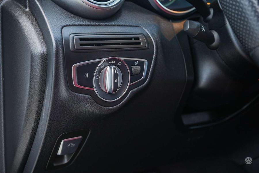 Balts Mercedes-Benz GLC 300 2021 Kauņa, ar dzinēja tilpumu 2.00 L un nobraukumu 106 tūkst. km par 29950 €, foto 30 vietnē AUTOMOTO.COM.LV