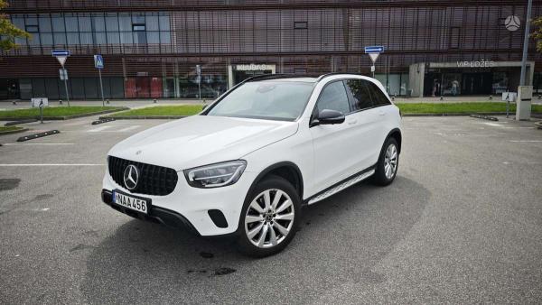Balts Mercedes-Benz GLC 300 2021 Klaipėda, ar dzinēja tilpumu 1.99 L un nobraukumu 59 tūkst. km par 33999 €, foto 2 vietnē AUTOMOTO.COM.LV