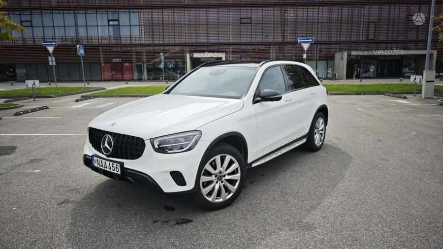 Balts Mercedes-Benz GLC 300 2021 Klaipėda, ar dzinēja tilpumu 1.99 L un nobraukumu 59 tūkst. km par 33999 €, foto 3 vietnē AUTOMOTO.COM.LV