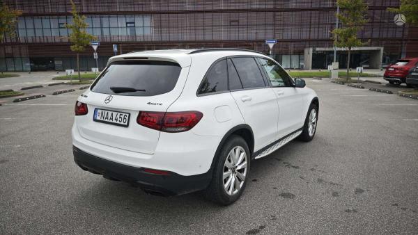 Balts Mercedes-Benz GLC 300 2021 Klaipėda, ar dzinēja tilpumu 1.99 L un nobraukumu 59 tūkst. km par 33999 €, foto 3 vietnē AUTOMOTO.COM.LV