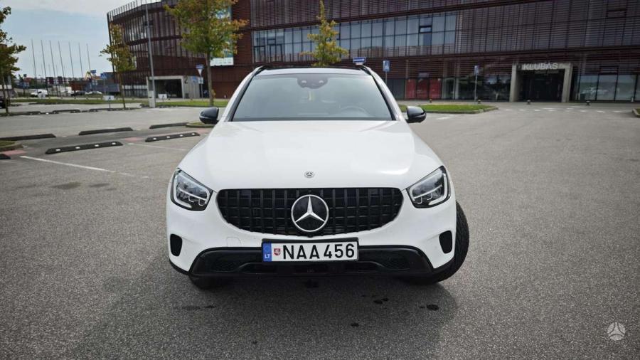 Balts Mercedes-Benz GLC 300 2021 Klaipėda, ar dzinēja tilpumu 1.99 L un nobraukumu 59 tūkst. km par 33999 €, foto 6 vietnē AUTOMOTO.COM.LV