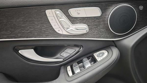 Balts Mercedes-Benz GLC 300 2021 Klaipėda, ar dzinēja tilpumu 1.99 L un nobraukumu 59 tūkst. km par 33999 €, foto 10 vietnē AUTOMOTO.COM.LV