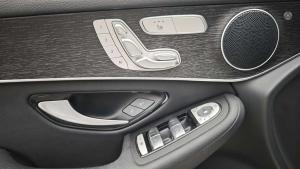 Balts Mercedes-Benz GLC 300 2021 Klaipėda, ar dzinēja tilpumu 1.99 L un nobraukumu 59 tūkst. km par 33999 €, foto 11 vietnē AUTOMOTO.COM.LV