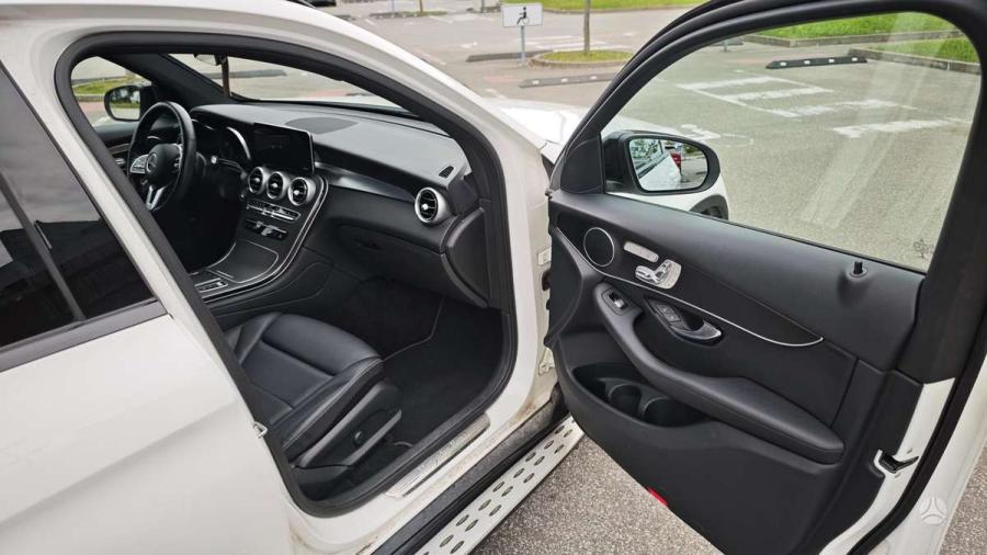 Balts Mercedes-Benz GLC 300 2021 Klaipėda, ar dzinēja tilpumu 1.99 L un nobraukumu 59 tūkst. km par 33999 €, foto 15 vietnē AUTOMOTO.COM.LV