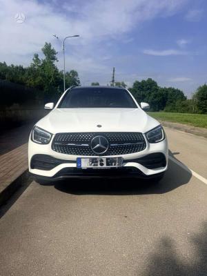 Белый Мерседес GLC 300 2021 в Каунас, объемом двигателя 2.00 л и пробегом 256 тыс. км за 23000 €, фото  на AUTOMOTO.COM.LV