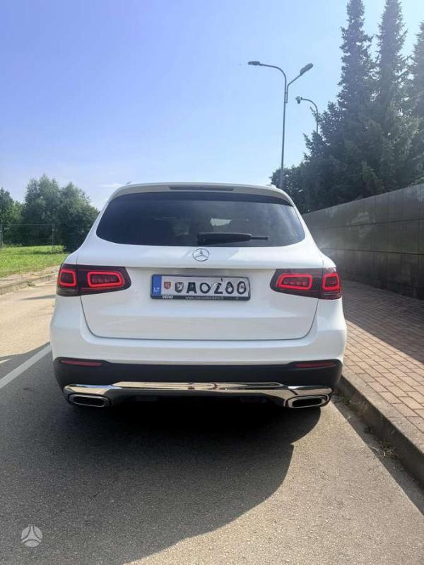 Balts Mercedes-Benz GLC 300 2021 Kauņa, ar dzinēja tilpumu 2.00 L un nobraukumu 256 tūkst. km par 23000 €, foto 4 vietnē AUTOMOTO.COM.LV