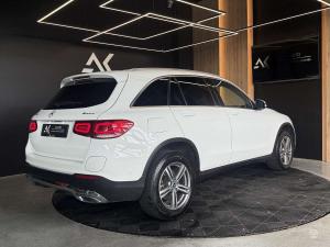 Белый Мерседес GLC 300 2021 в Каунас, объемом двигателя 1.99 л и пробегом 147 тыс. км за 30990 €, фото 13 на AUTOMOTO.COM.LV