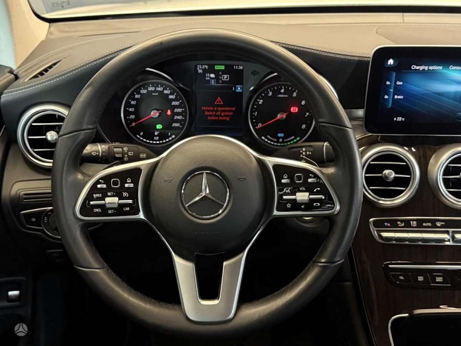 Белый Мерседес GLC 300 2021 в Каунас, объемом двигателя 1.99 л и пробегом 147 тыс. км за 30990 €, фото 15 на AUTOMOTO.COM.LV