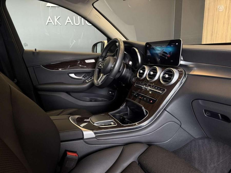 Белый Мерседес GLC 300 2021 в Каунас, объемом двигателя 1.99 л и пробегом 147 тыс. км за 30990 €, фото 18 на AUTOMOTO.COM.LV