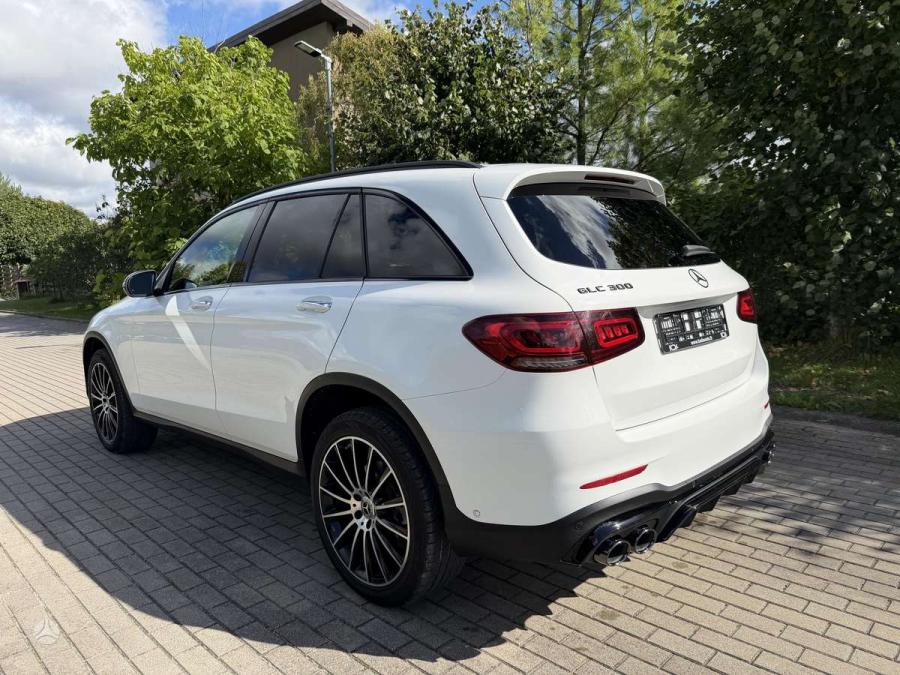 Balts Mercedes-Benz GLC 300 2021 Palanga, ar dzinēja tilpumu 3.00 L un nobraukumu 100 tūkst. km par 32000 €, foto 4 vietnē AUTOMOTO.COM.LV