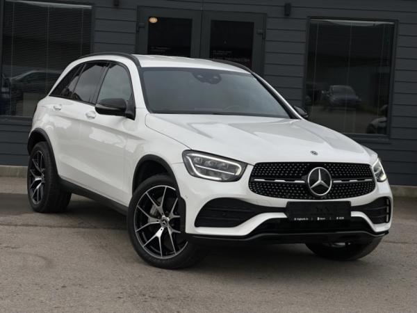 White Mercedes-Benz GLC 300 2022 in Riga, with an engine capacity of 2.00 L and mileage of 138 thousand km for 33850 €, photo 1 on AUTOMOTO.COM.LV