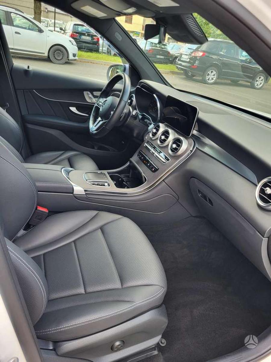 White Mercedes-Benz GLC 300 2022 in Silale, with an engine capacity of 2.00 L and mileage of 62 thousand km for 31500 €, photo 8 on AUTOMOTO.COM.LV