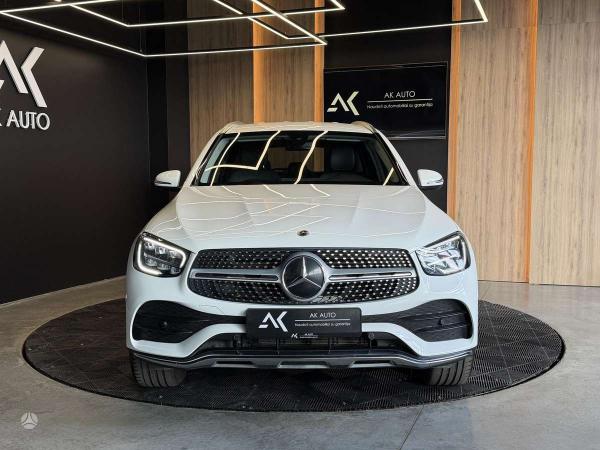 Белый Мерседес GLC 300 2022 в Каунас, объемом двигателя 1.99 л и пробегом 109 тыс. км за 31990 €, фото 4 на AUTOMOTO.COM.LV