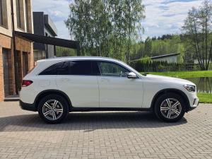 Белый Мерседес GLC 300 2022 в Электренай, объемом двигателя 1.99 л и пробегом 45 тыс. км за 24800 €, фото 5 на AUTOMOTO.COM.LV