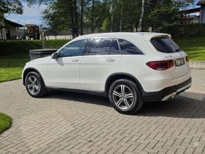 Белый Мерседес GLC 300 2022 в Электренай, объемом двигателя 1.99 л и пробегом 45 тыс. км за 24800 €, фото 8 на AUTOMOTO.COM.LV