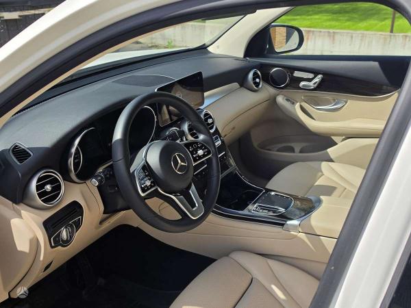 Balts Mercedes-Benz GLC 300 2022 Elektrėnai, ar dzinēja tilpumu 1.99 L un nobraukumu 45 tūkst. km par 24800 €, foto 9 vietnē AUTOMOTO.COM.LV