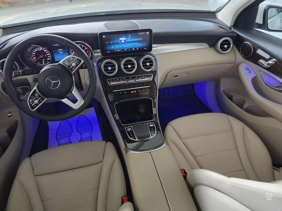 Белый Мерседес GLC 300 2022 в Электренай, объемом двигателя 1.99 л и пробегом 45 тыс. км за 24800 €, фото 17 на AUTOMOTO.COM.LV