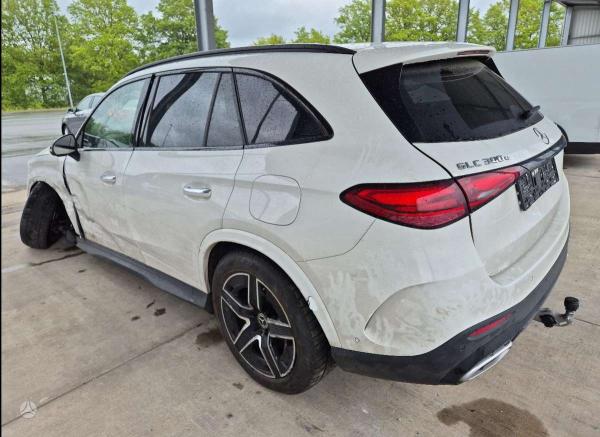 White Mercedes-Benz GLC 300 2024 in Klaipeda, with an engine capacity of 2.00 L and mileage of 42 thousand km for 20700 €, photo 2 on AUTOMOTO.COM.LV