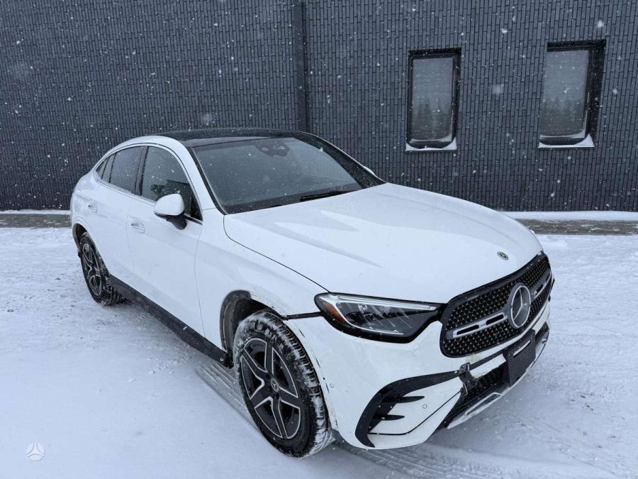 Balts Mercedes-Benz GLC 300 2025 Alīta, ar dzinēja tilpumu 0.20 L un nobraukumu 10 tūkst. km par 47950 €, foto 1 vietnē AUTOMOTO.COM.LV