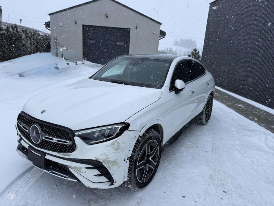 Balts Mercedes-Benz GLC 300 2025 Alīta, ar dzinēja tilpumu 0.20 L un nobraukumu 10 tūkst. km par 47950 €, foto 2 vietnē AUTOMOTO.COM.LV
