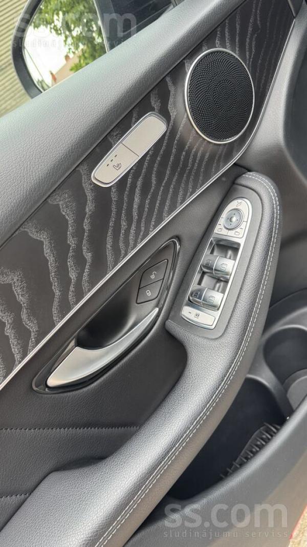 Black Mercedes-Benz GLC 350 2018 in Riga, with an engine capacity of 3.00 L and mileage of 164 thousand km for 27500 €, photo 9 on AUTOMOTO.COM.LV
