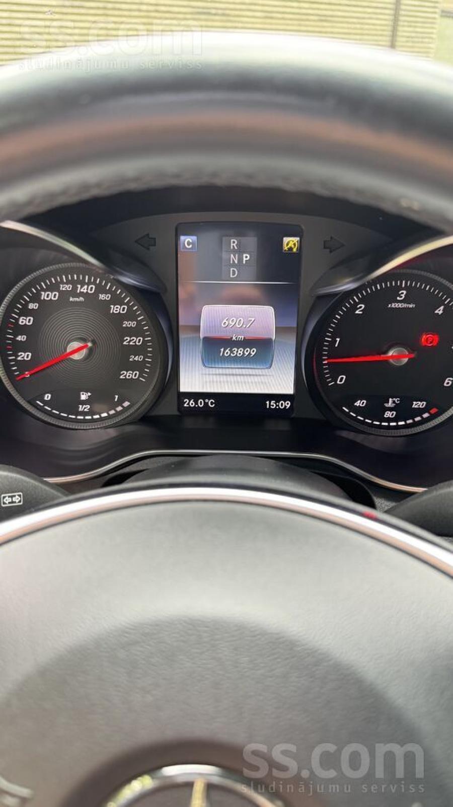 Black Mercedes-Benz GLC 350 2018 in Riga, with an engine capacity of 3.00 L and mileage of 164 thousand km for 27500 €, photo 11 on AUTOMOTO.COM.LV