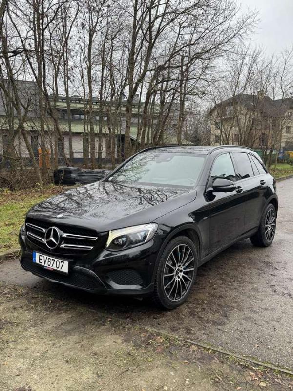 Black Mercedes-Benz GLC 350 2016 in Kaunas, with an engine capacity of 1.99 L and mileage of 157 thousand km for 22200 €, photo 1 on AUTOMOTO.COM.LV