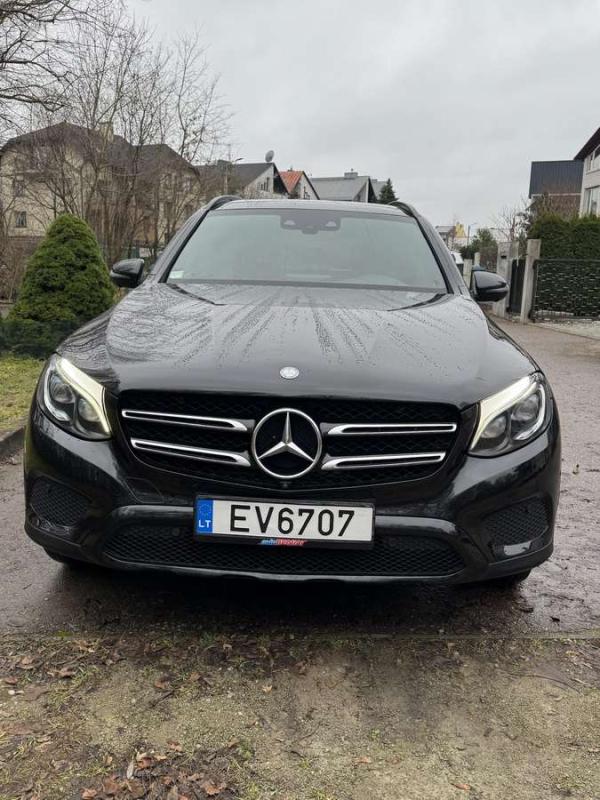 Black Mercedes-Benz GLC 350 2016 in Kaunas, with an engine capacity of 1.99 L and mileage of 157 thousand km for 22200 €, photo 3 on AUTOMOTO.COM.LV
