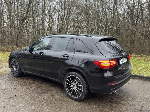 Black Mercedes-Benz GLC 350 2016 in Kaunas, with an engine capacity of 1.99 L and mileage of 157 thousand km for 22200 €, photo 4 on AUTOMOTO.COM.LV