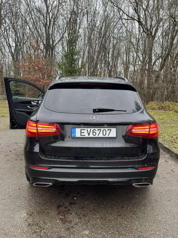 Black Mercedes-Benz GLC 350 2016 in Kaunas, with an engine capacity of 1.99 L and mileage of 157 thousand km for 22200 €, photo 5 on AUTOMOTO.COM.LV