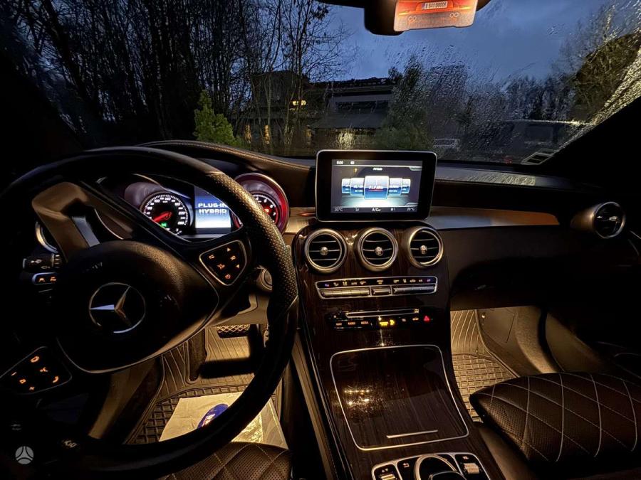 Black Mercedes-Benz GLC 350 2016 in Kaunas, with an engine capacity of 1.99 L and mileage of 157 thousand km for 22200 €, photo 18 on AUTOMOTO.COM.LV
