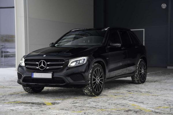 Black Mercedes-Benz GLC 350 2016 in Vilnius, with an engine capacity of 1.99 L and mileage of 158 thousand km for 23000 €, photo 8 on AUTOMOTO.COM.LV