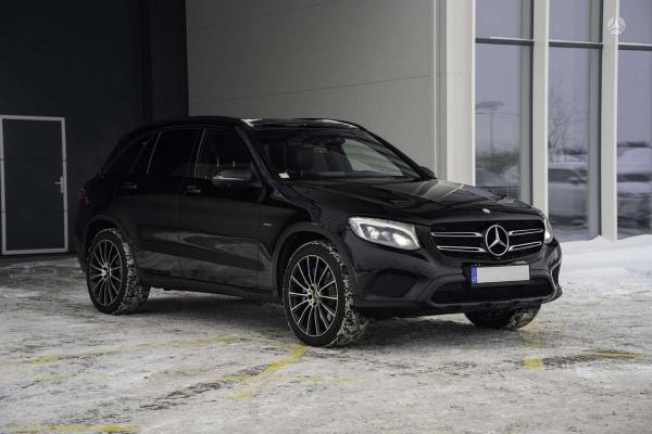 Black Mercedes-Benz GLC 350 2016 in Vilnius, with an engine capacity of 1.99 L and mileage of 158 thousand km for 23000 €, photo 9 on AUTOMOTO.COM.LV