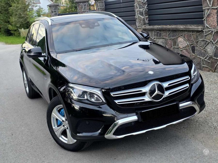 Melns Mercedes-Benz GLC 350 2016 Radviliškis, ar dzinēja tilpumu 1.99 L un nobraukumu 260 tūkst. km par 9150 €, foto 1 vietnē AUTOMOTO.COM.LV