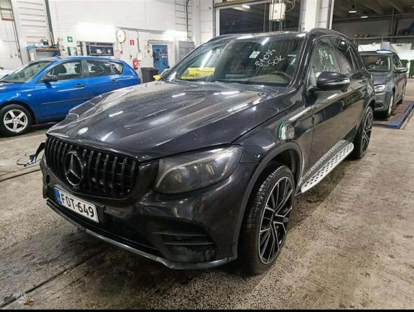 Melns Mercedes-Benz GLC 350 2017 Kauņa, ar dzinēja tilpumu 1.99 L un nobraukumu 262 tūkst. km par 16500 €, foto 1 vietnē AUTOMOTO.COM.LV