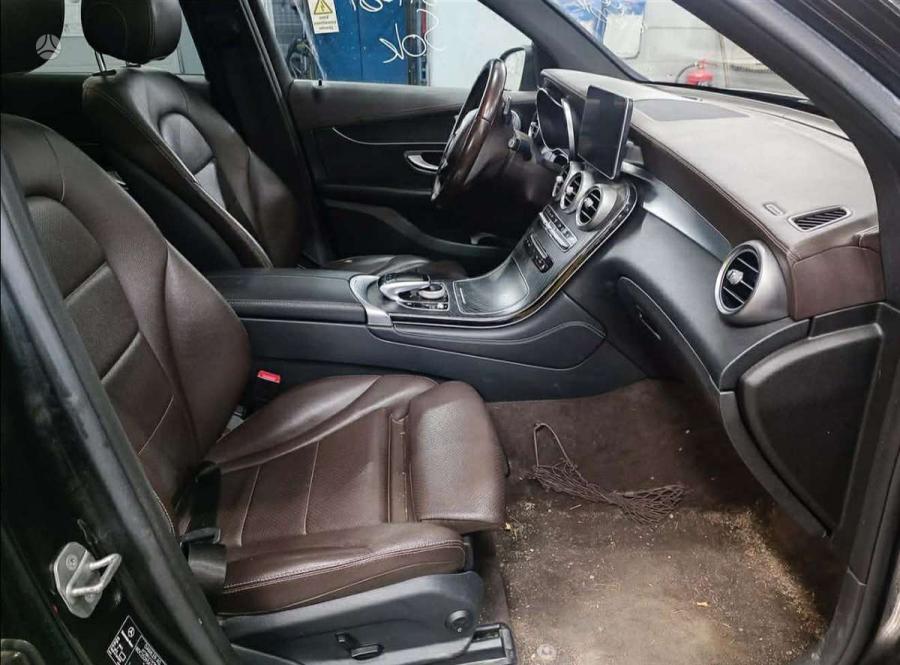 Melns Mercedes-Benz GLC 350 2017 Kauņa, ar dzinēja tilpumu 1.99 L un nobraukumu 262 tūkst. km par 16500 €, foto 9 vietnē AUTOMOTO.COM.LV