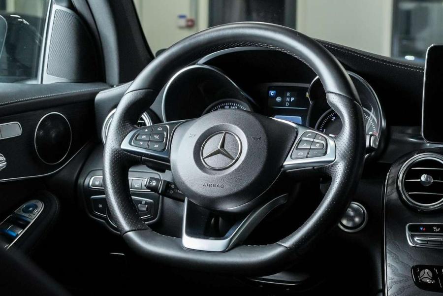 Black Mercedes-Benz GLC 350 2017 in Kaunas, with an engine capacity of 2.99 L and mileage of 205 thousand km for 29950 €, photo 17 on AUTOMOTO.COM.LV