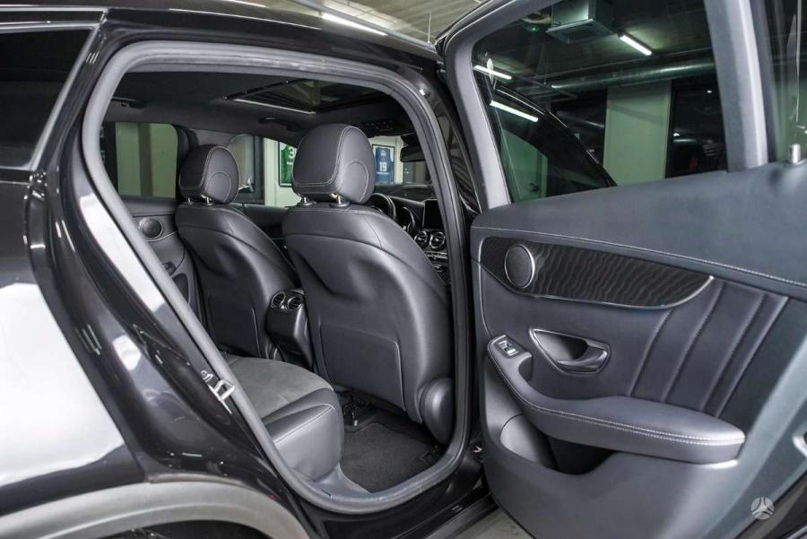 Black Mercedes-Benz GLC 350 2017 in Kaunas, with an engine capacity of 2.99 L and mileage of 205 thousand km for 29950 €, photo 33 on AUTOMOTO.COM.LV