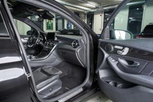 Black Mercedes-Benz GLC 350 2017 in Kaunas, with an engine capacity of 2.99 L and mileage of 205 thousand km for 29950 €, photo 36 on AUTOMOTO.COM.LV