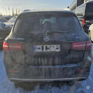 Melns Mercedes-Benz GLC 350 2017 Kauņa, ar dzinēja tilpumu 2.00 L un nobraukumu 276 tūkst. km par 13800 €, foto 5 vietnē AUTOMOTO.COM.LV