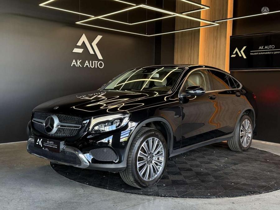 Black Mercedes-Benz GLC 350 2017 in Kaunas, with an engine capacity of 1.99 L and mileage of 104 thousand km for 27490 €, photo 7 on AUTOMOTO.COM.LV
