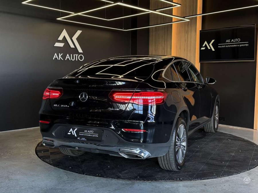 Black Mercedes-Benz GLC 350 2017 in Kaunas, with an engine capacity of 1.99 L and mileage of 104 thousand km for 27490 €, photo 12 on AUTOMOTO.COM.LV