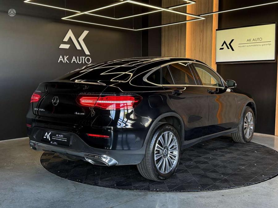 Black Mercedes-Benz GLC 350 2017 in Kaunas, with an engine capacity of 1.99 L and mileage of 104 thousand km for 27490 €, photo 13 on AUTOMOTO.COM.LV