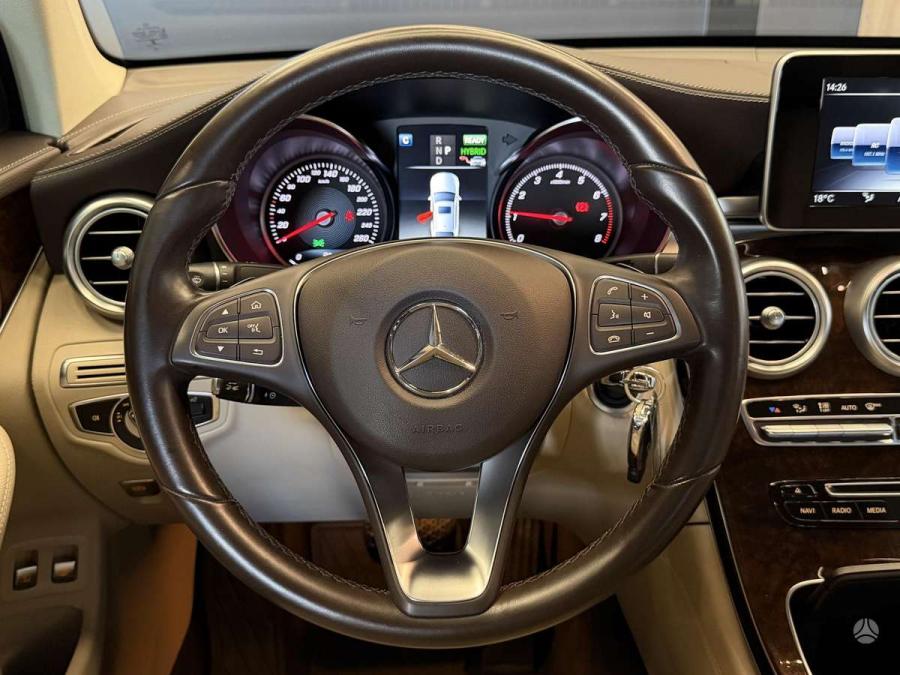 Black Mercedes-Benz GLC 350 2017 in Kaunas, with an engine capacity of 1.99 L and mileage of 104 thousand km for 27490 €, photo 15 on AUTOMOTO.COM.LV