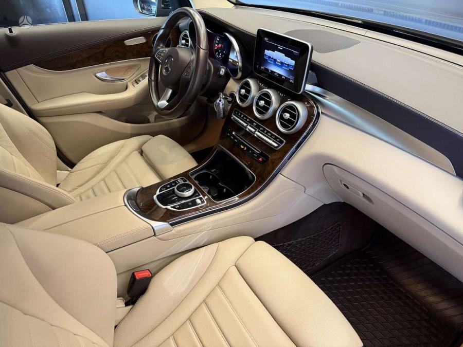 Black Mercedes-Benz GLC 350 2017 in Kaunas, with an engine capacity of 1.99 L and mileage of 104 thousand km for 27490 €, photo 18 on AUTOMOTO.COM.LV