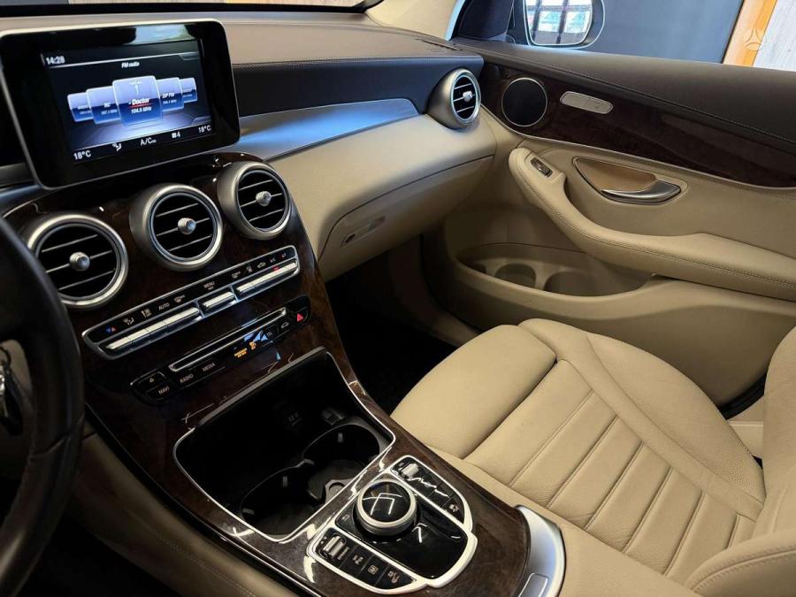 Black Mercedes-Benz GLC 350 2017 in Kaunas, with an engine capacity of 1.99 L and mileage of 104 thousand km for 27490 €, photo 20 on AUTOMOTO.COM.LV